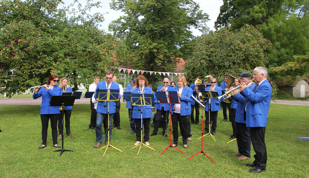 Helisev lestaparv Kärdlas - Hiiu Leht
