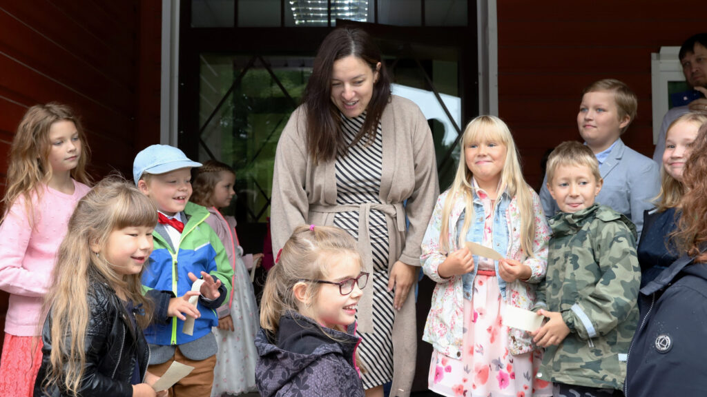 Vigri lasteaia lõpetanud lapsed läksid Lauka kooli - Hiiu Leht