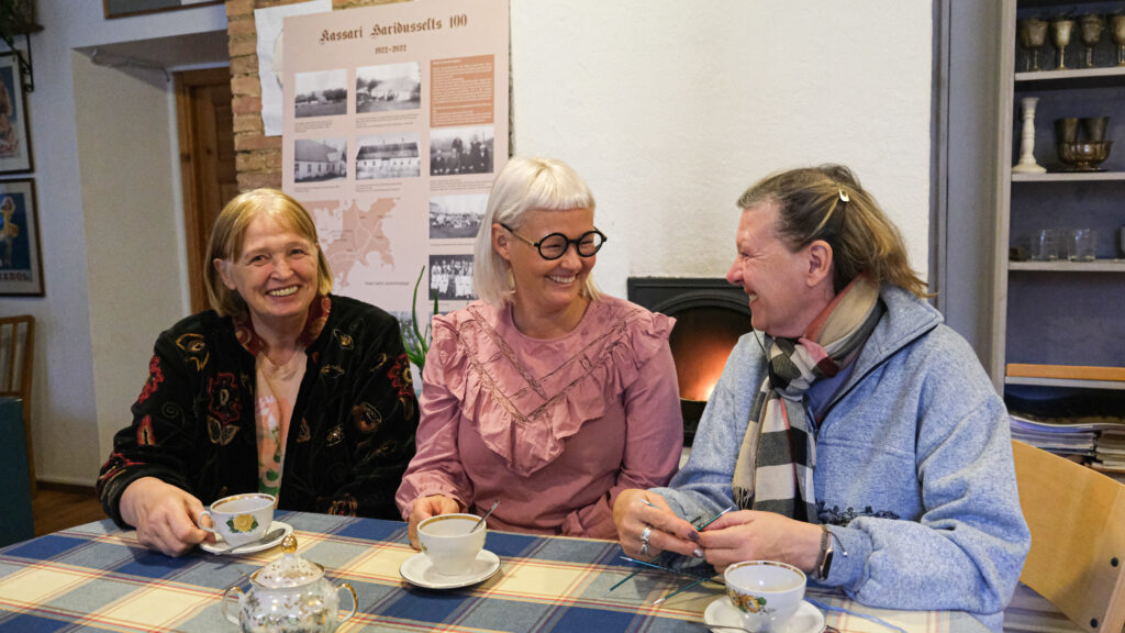 KASSARI HARIDUSSELTS | Sõbralike vaimude tiiva all - Hiiu Leht