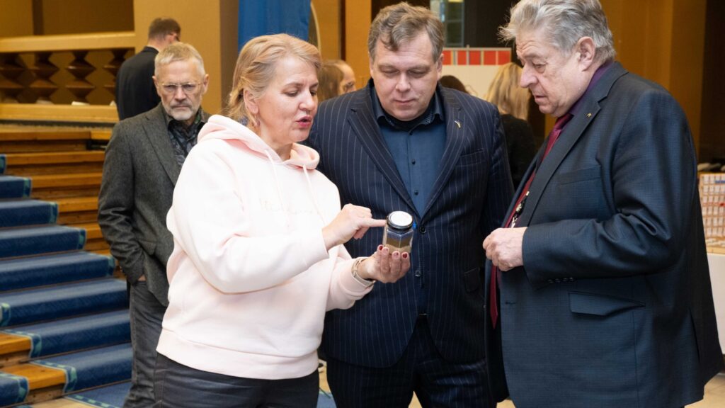 GALERII | Toompeal avati Hiiumaa saatkond - Hiiu Leht
