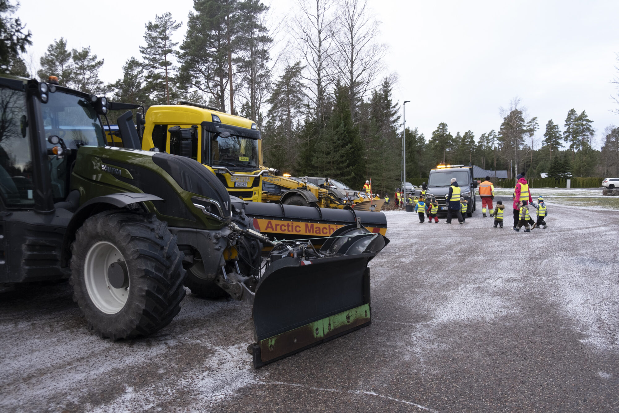 GALERII | Paladel said lapsed osa teehooldetehnika väljanäitusest ...