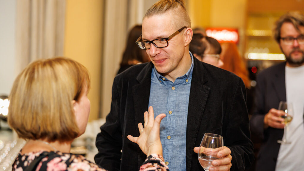 RAAMATUSOOVITUS | Urmas Vadi „Kuu teine pool“ - Hiiu Leht