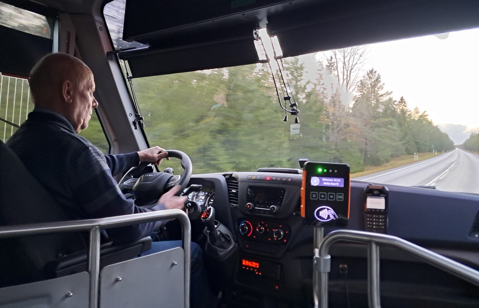VAJAB TÄHELEPANU | Bussijuhi ametis loeb iga peatus - Hiiu Leht